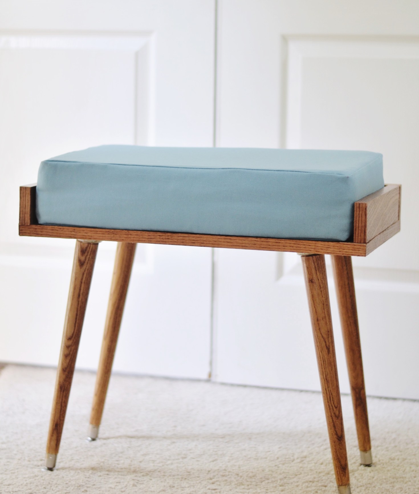 DIY Vanity Stool – Minted Bold